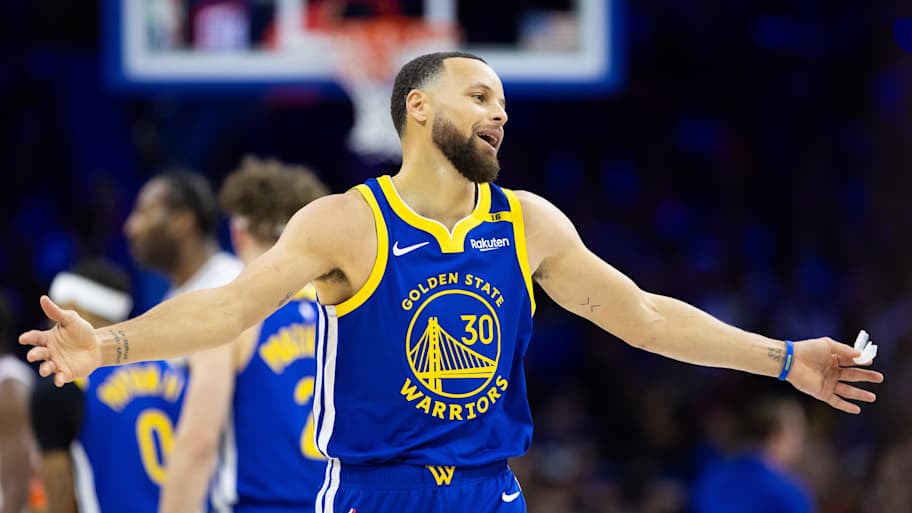 Steph Curry Reacts to Viral Dunk in Warriors-76ers