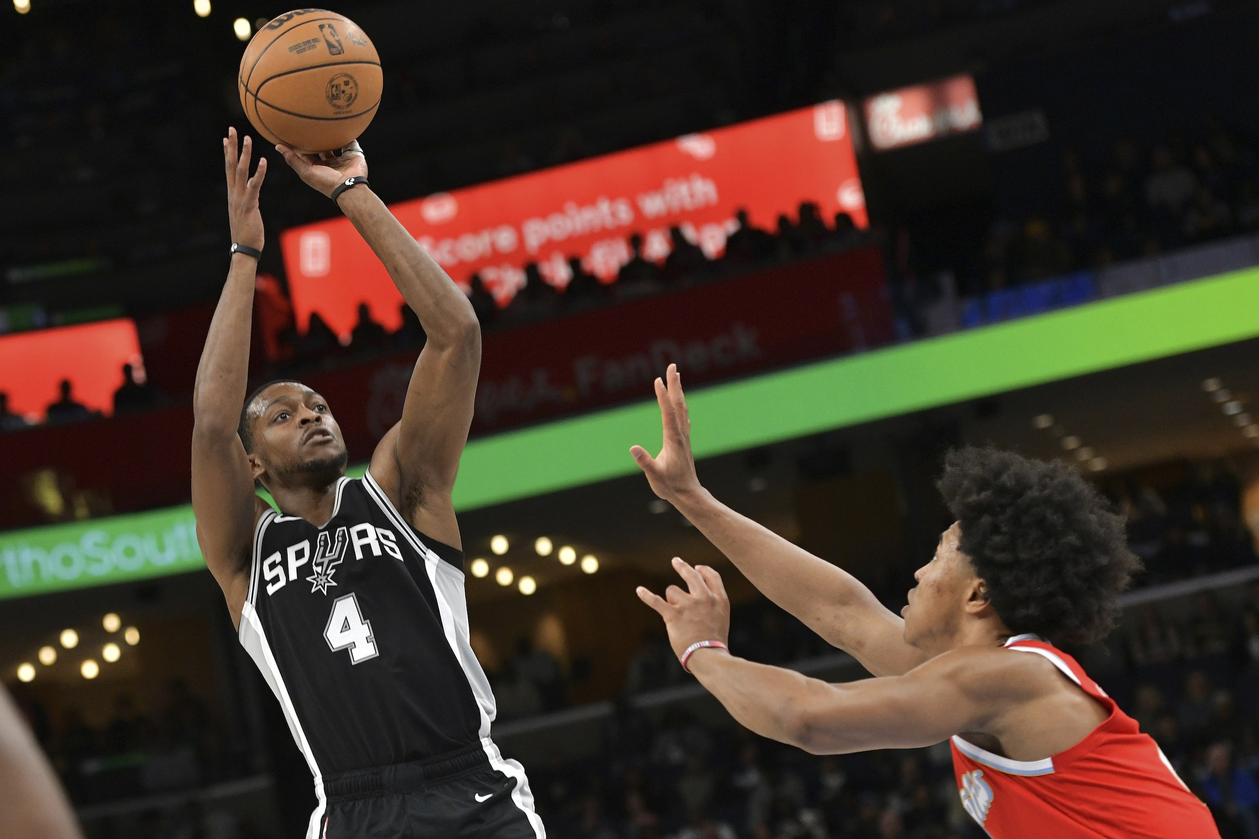 NBA: De’Aaron Fox hits winner as Spurs edge Grizzlies