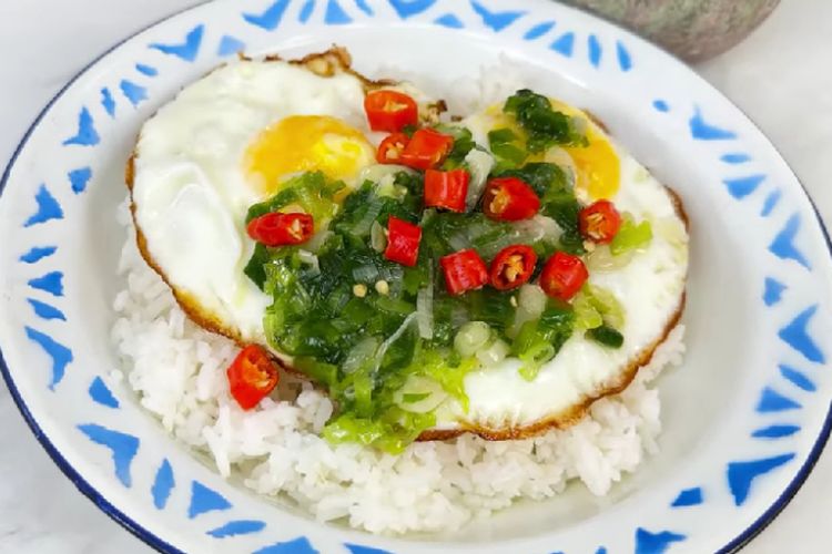5 Menit Langsung Jadi! Resep Telur Ceplok Minyak Bawang yang Enak dan ...