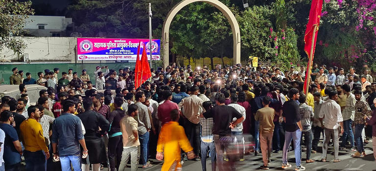 Indore: Hindu Activists Demonstrate At Vijay Nagar Square Against Late ...