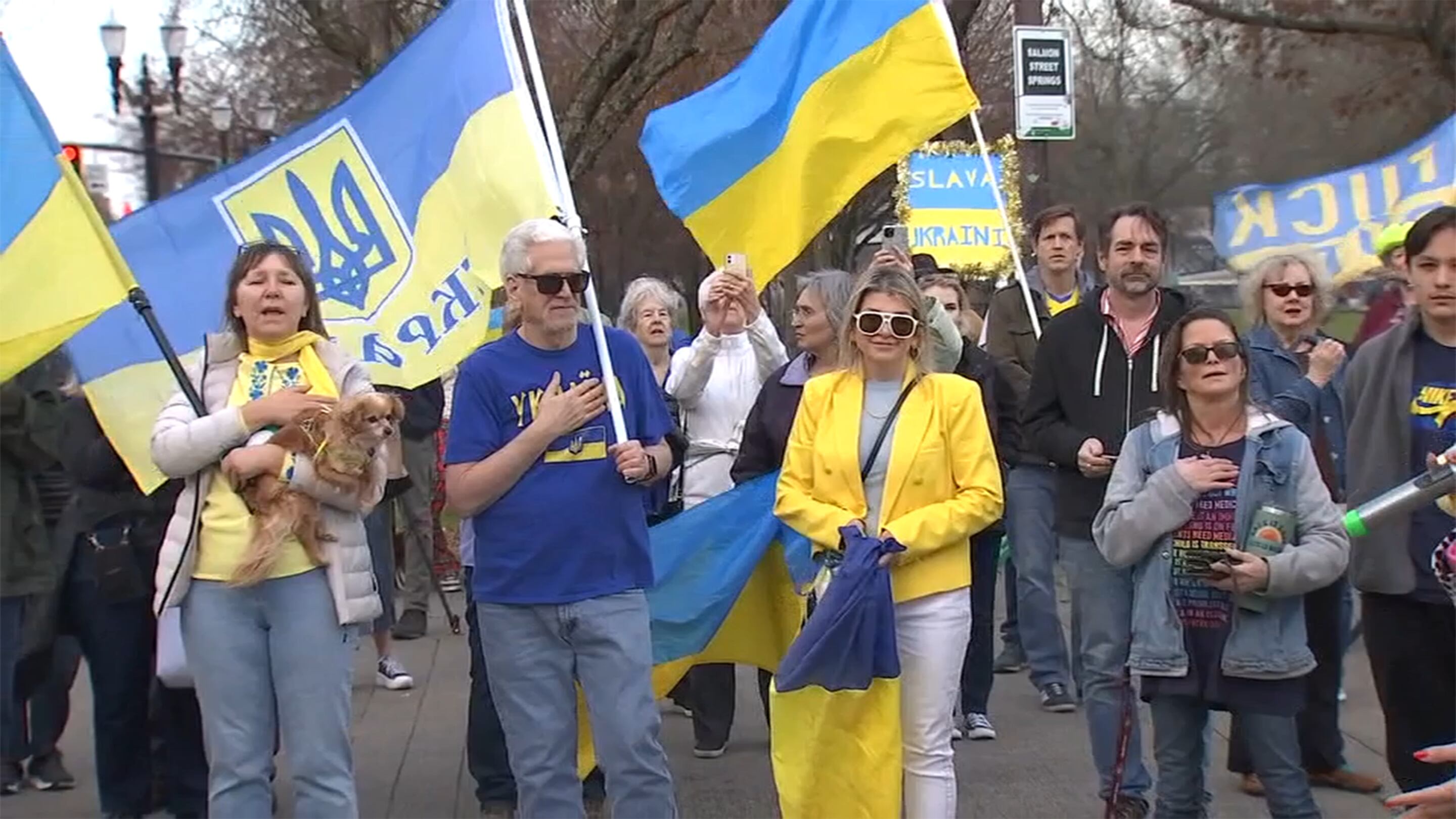 Portlanders gather downtown to support Ukraine after Trump, Zelensky ...