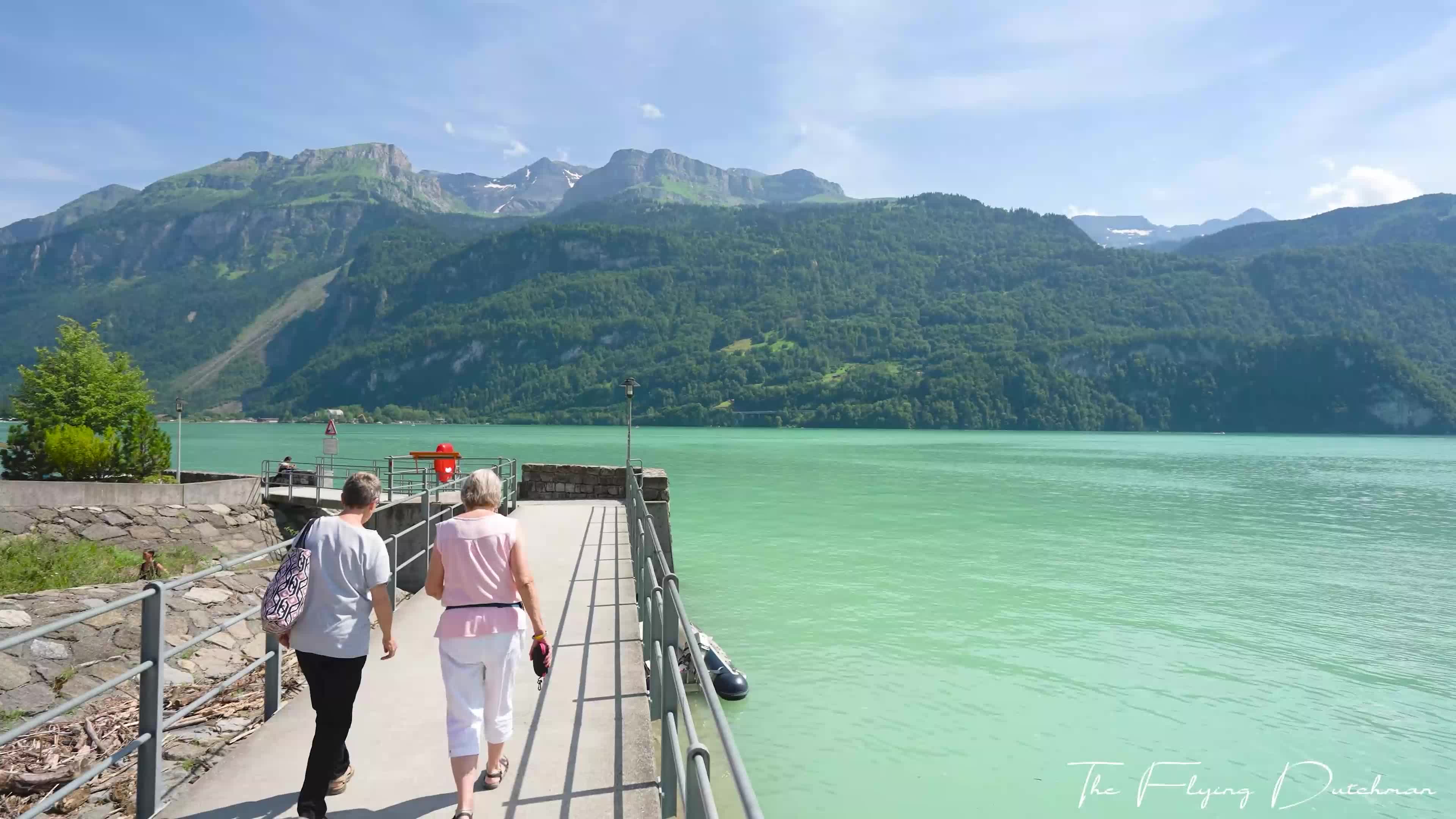 Brienz, Suiza – Caminata escénica a orillas del Lago Brienzersee (4K 60p)