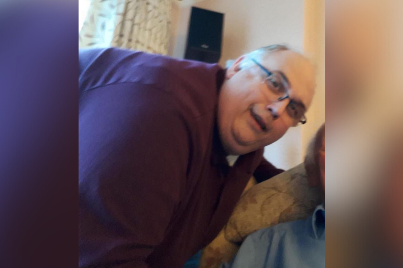 Man who tipped scales at 30 STONE now looks stunning thanks to one ...