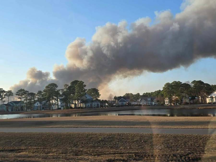 Firefighters working to contain wildfires in North, South Carolina