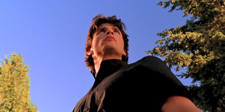 When Does Clark Learn to Fly in Smallville? (& Every Time He Got Close)