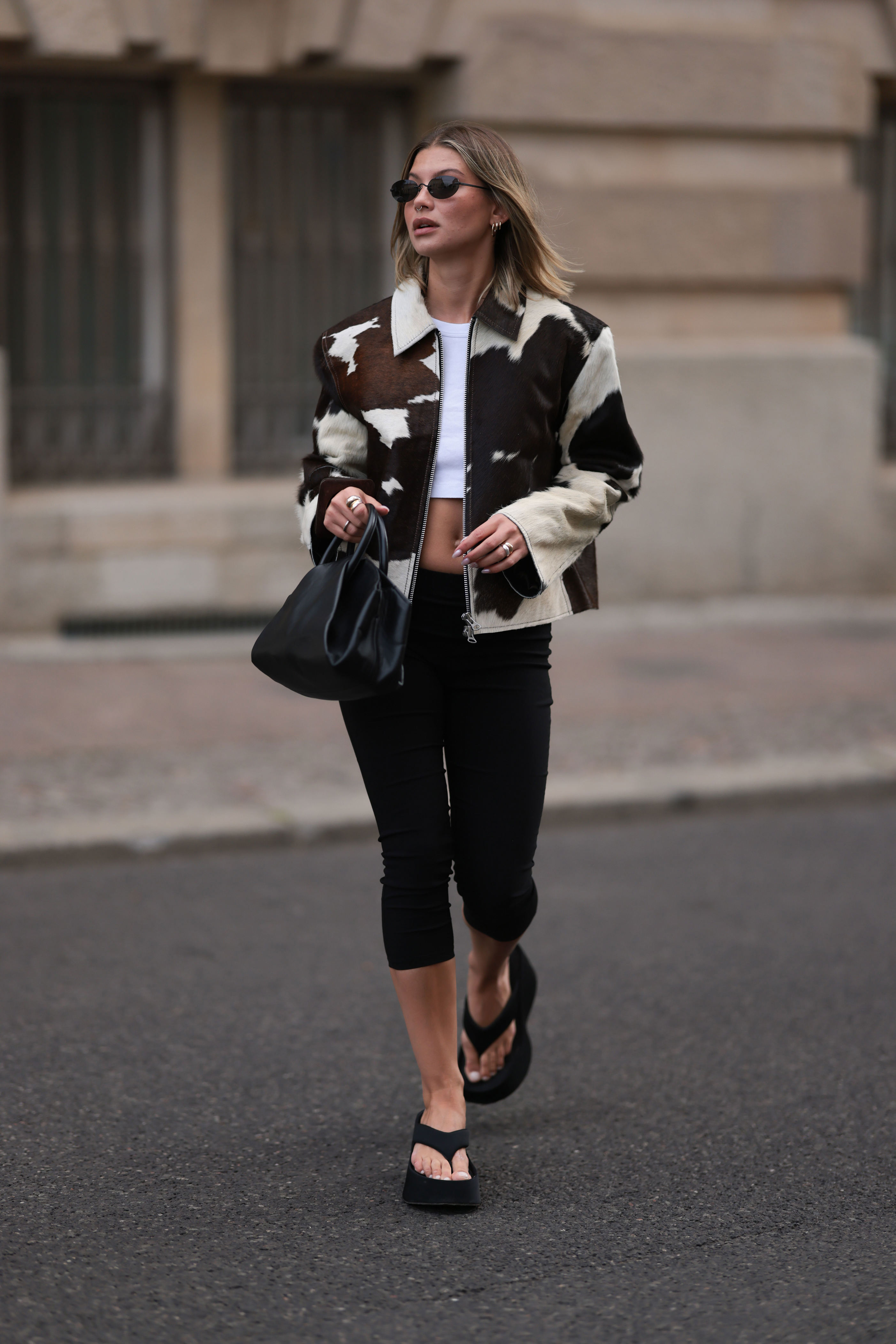 Si vas a llevar blusas de los 2000 que sea con jeans wide leg en ...