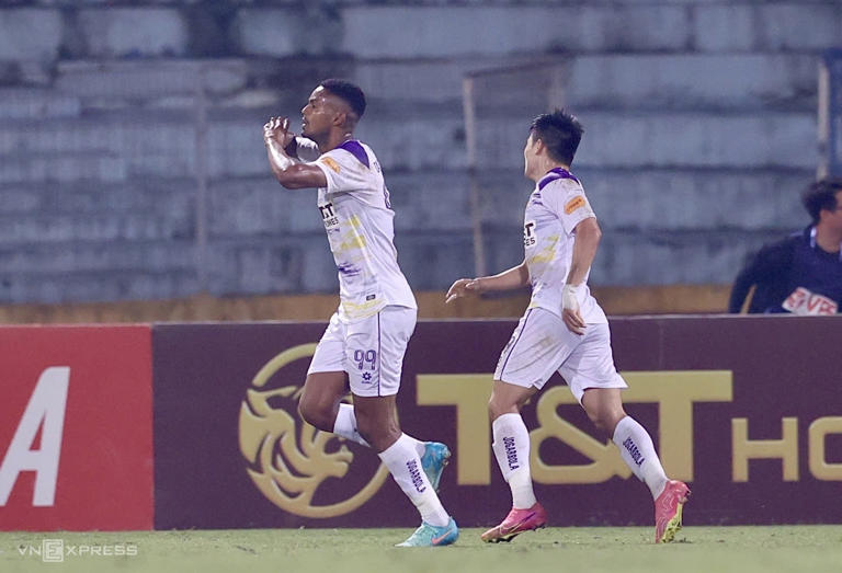 Hà Nội FC lần đầu lên nhì bảng V-League 2024-2025