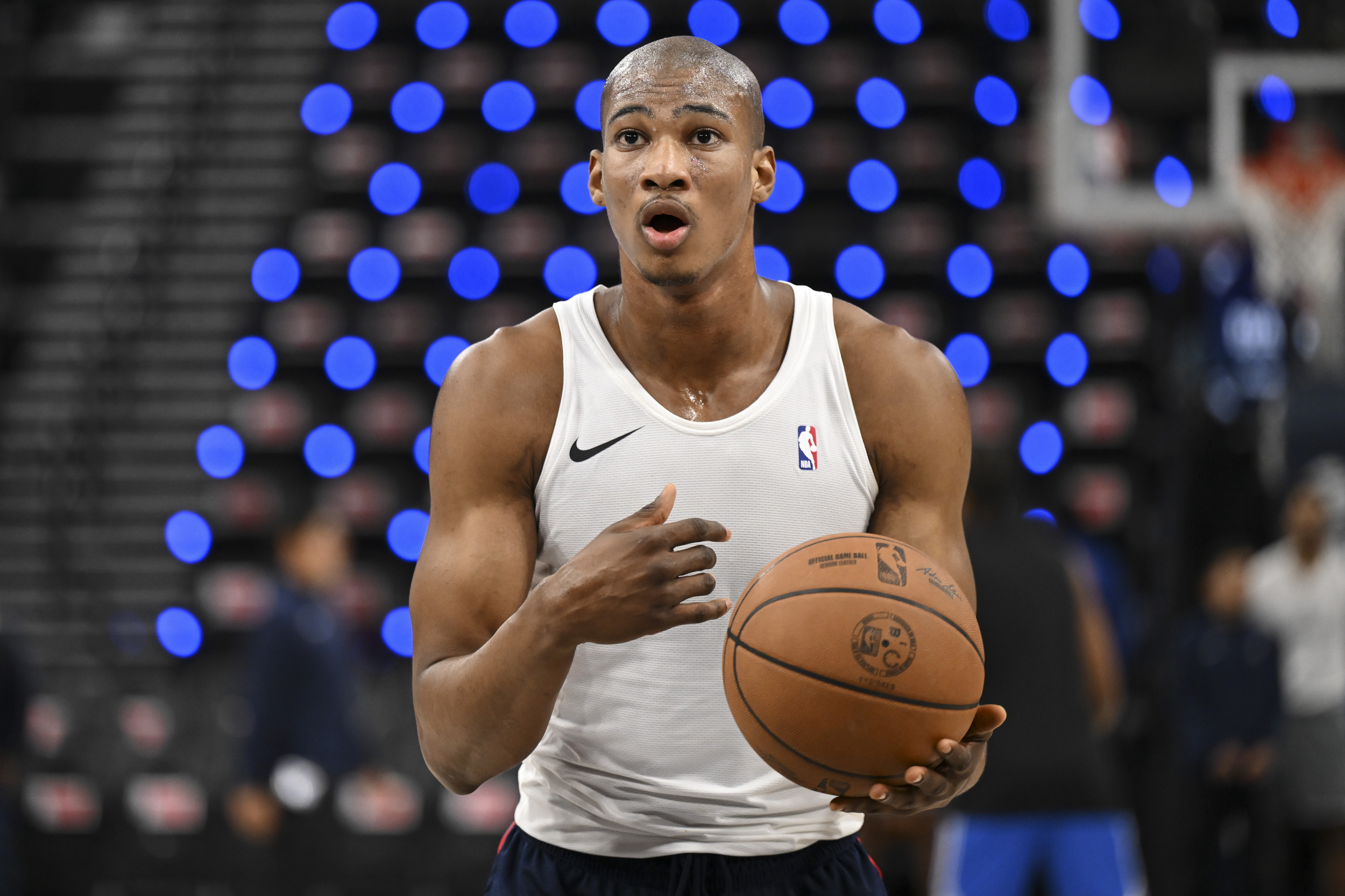 Mavs Waiving Kylor Kelley, Signing Kai Jones