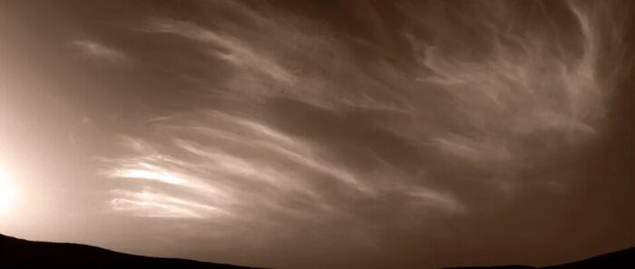 Skygazing Mars Rover Captures Wispy 'Mother-of-Pearl' Clouds of Dry Ice
