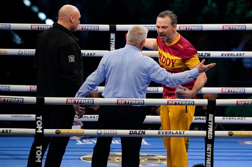 Paddy Donovan trainer Andy Lee fumes at referee after Belfast controversy