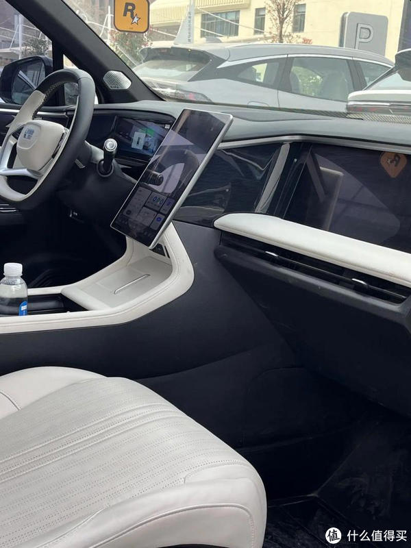 吉利银河L7：11.58 万元起的高性价比混动 SUV