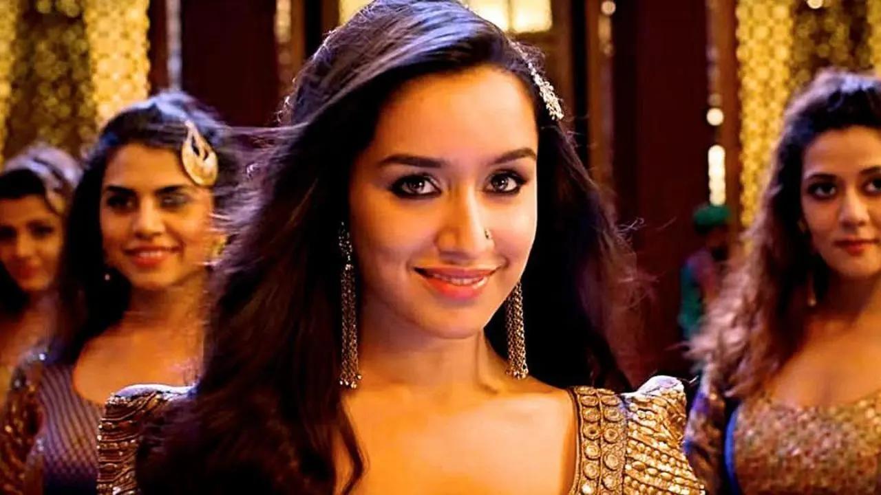 Top 5 dance numbers of Shraddha Kapoor that will make you groove!