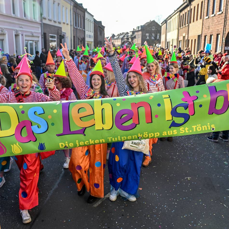 Kostüme, Kritik und viel Kamelle