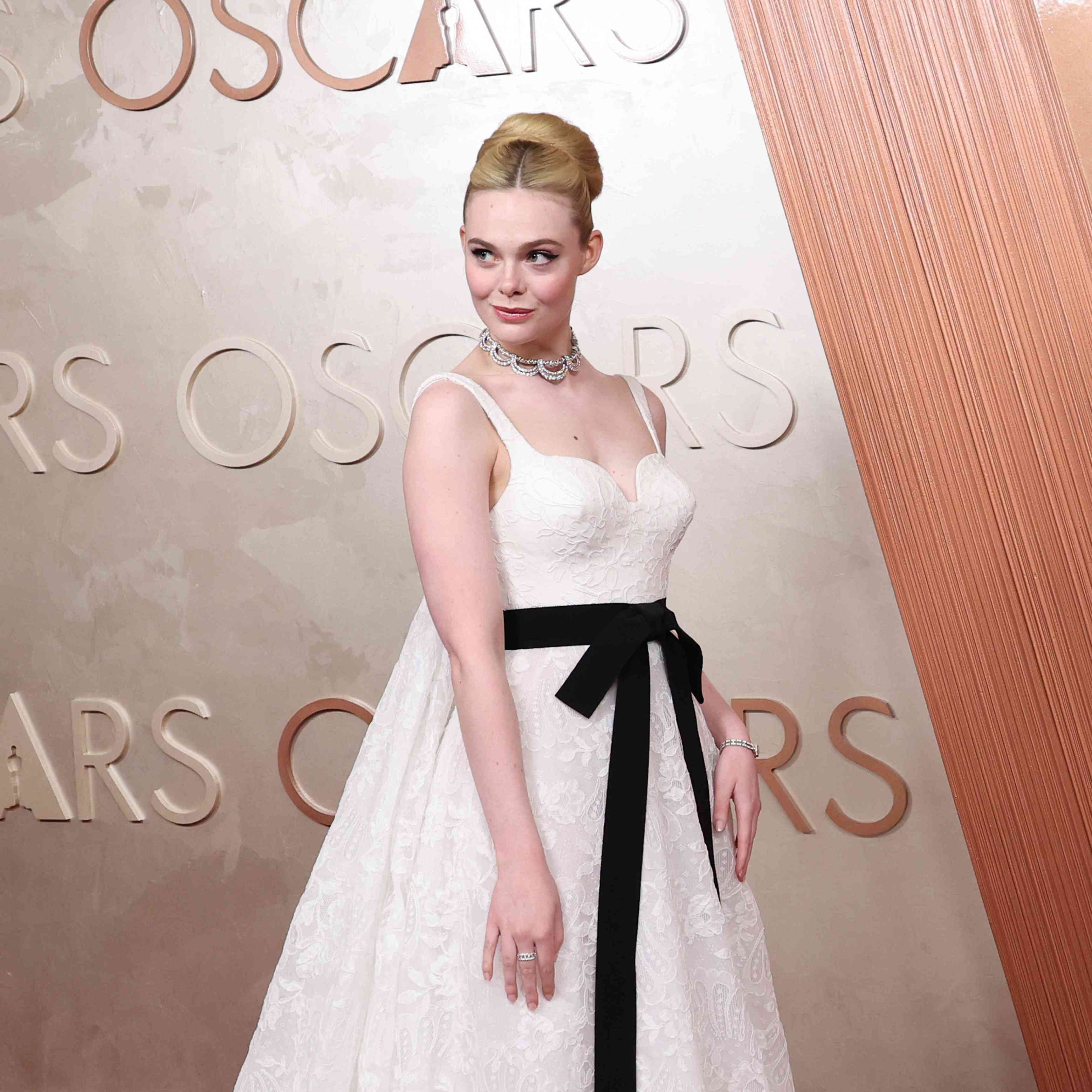 Elle Fanning looks like a vintage bride at the 2025 Oscars—her custom ...