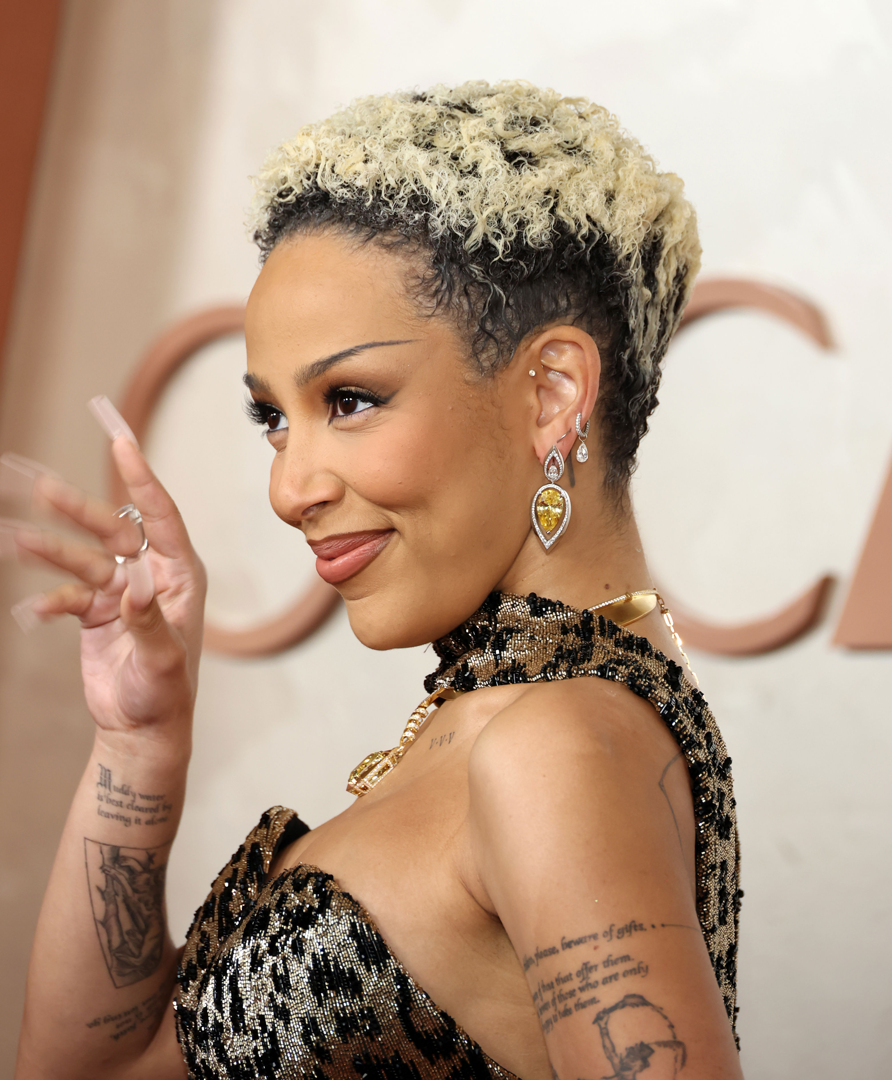 Doja Cat takes the plunge in leopard-print sequined dress on Oscars ...