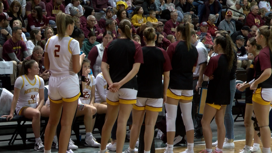 Wolves run away with win against Cougars in quarters