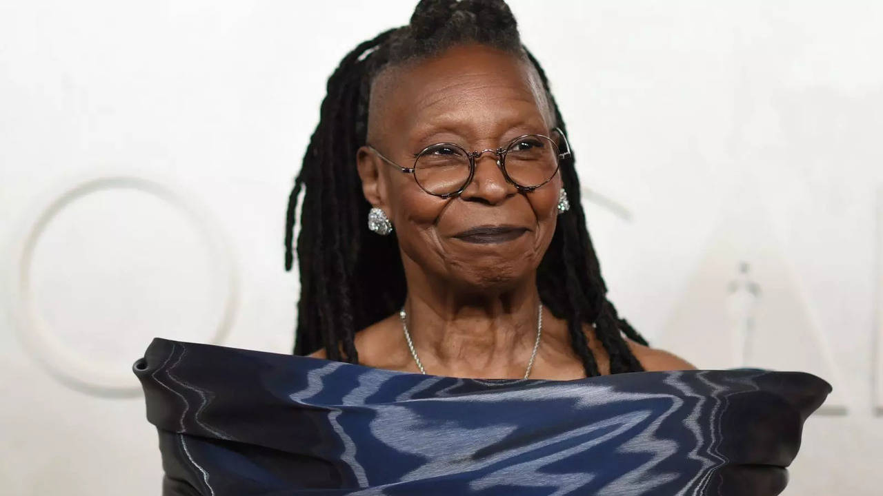 Miley Cyrus Bleached Eyebrows At Oscars Red Carpet Sparks Reactions ...