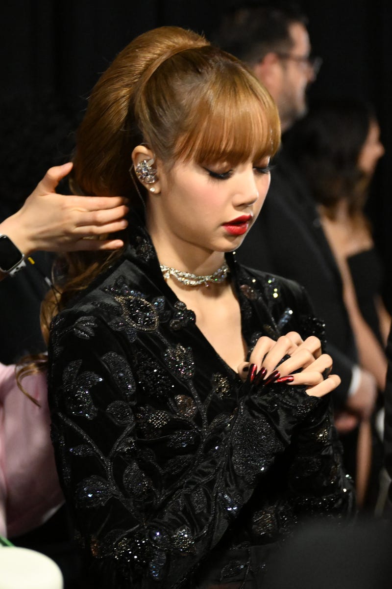 Lisa Puts a Surprising Twist on the Tuxedo at the 2025 Oscars