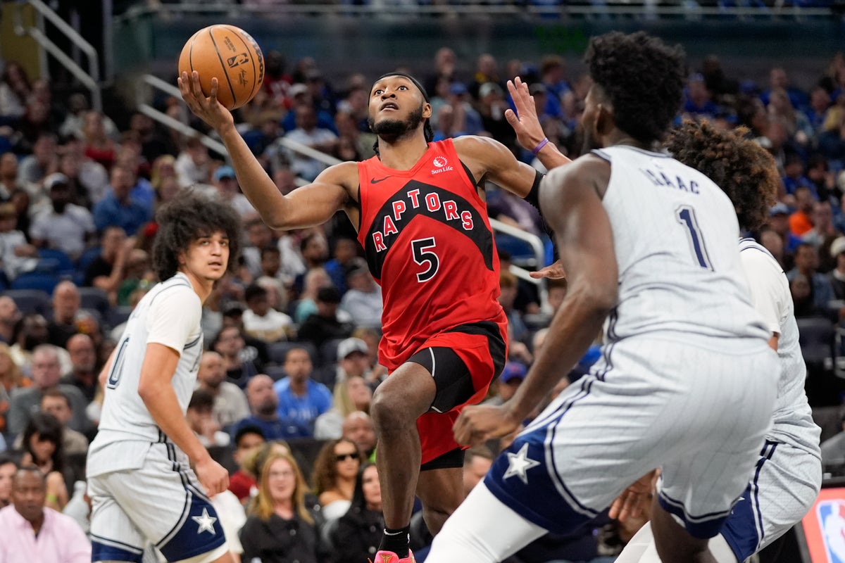 Quickley ayuda a los Raptors a vencer 104-102 al Magic con gran segunda ...
