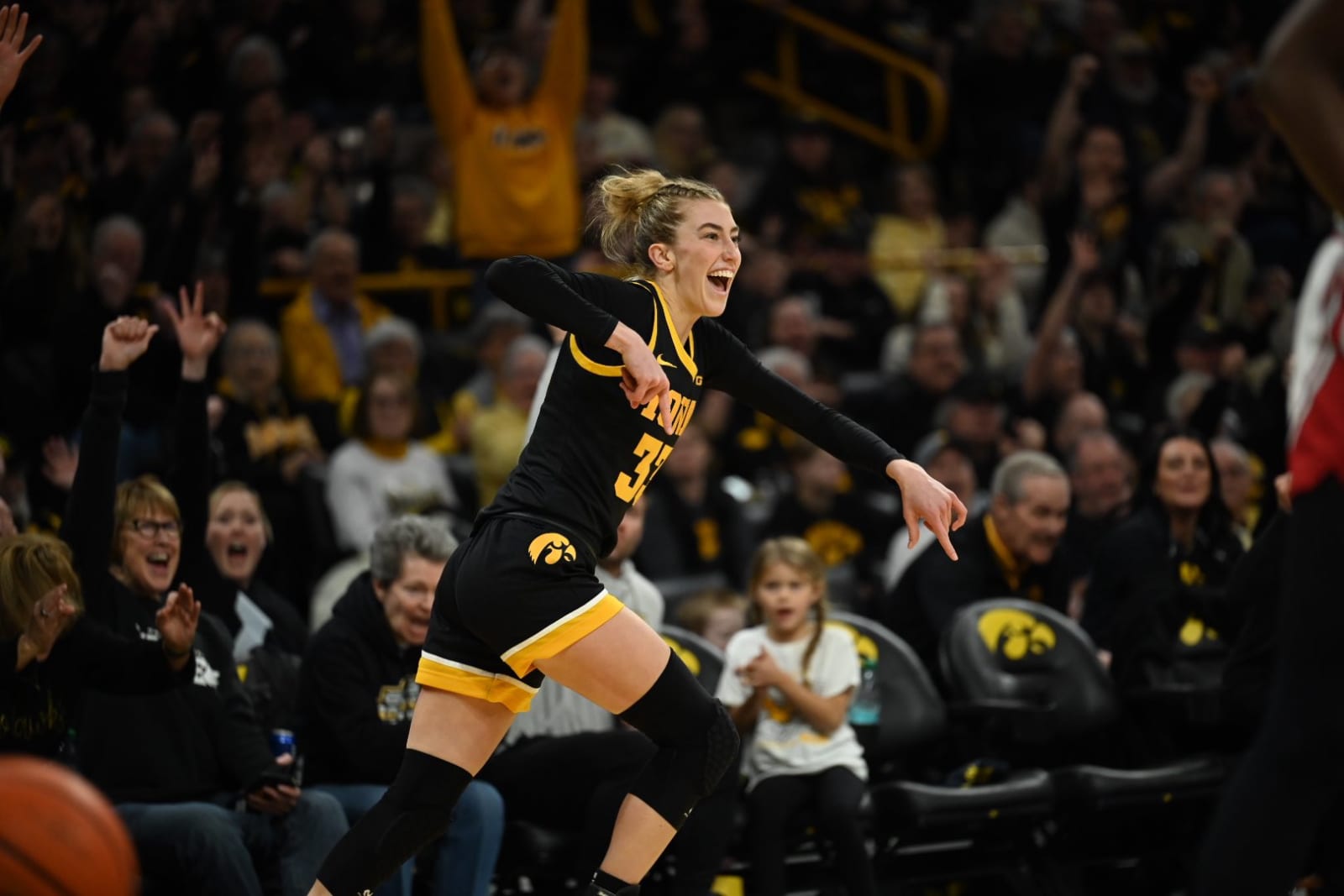 Hawkeyes handle the Badgers, win their 20th game of the season