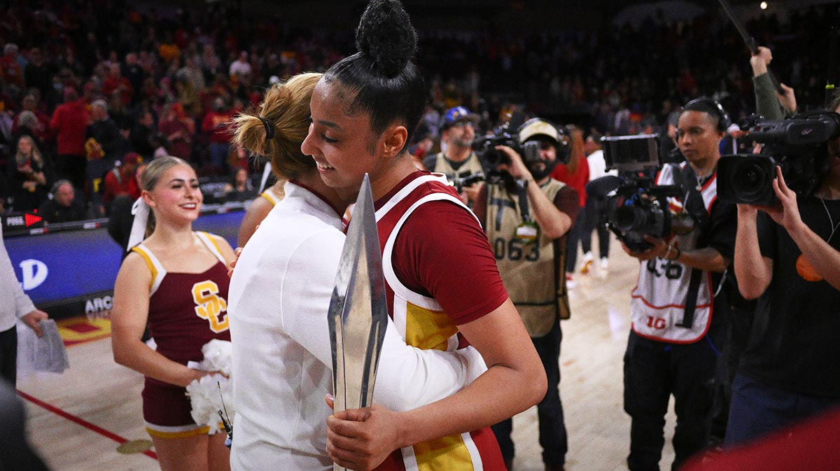 USC’s Lindsay Gottlieb drops JuJu Watkins truth bombs on ‘stuff you can’t teach’