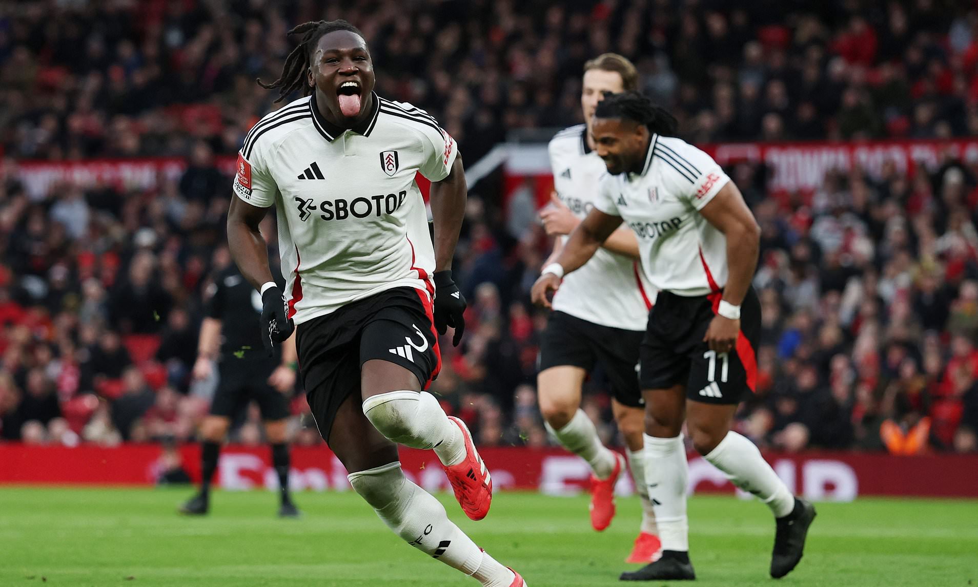 Manchester United 1-1 Fulham (2-4 on penalties): Bernd Leno produces ...