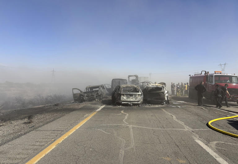 At least 4 people killed in an Arizona highway crash of multiple ...