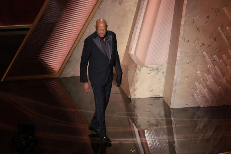 Why Morgan Freeman wore a glove at the 2025 Oscars