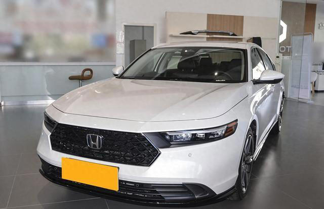 年轻人闭眼入的B级车，1.5T爆发192马力，油耗6.6L，解读本田雅阁