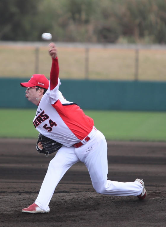 '드디어 이겼다!' KIA 지긋지긋한 4연패 대탈출, 괴력의 '솔로포-투런포' 앞세워 KT 6-2 제압 [오키나와 현장]