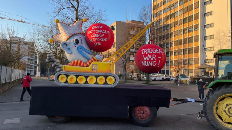 Rosenmontag in Düsseldorf: So sehen die Mottowagen von Jacques Tilly ...
