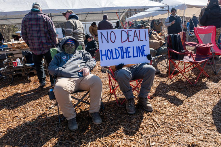 NY prison officials warn striking correction officers to get back to ...