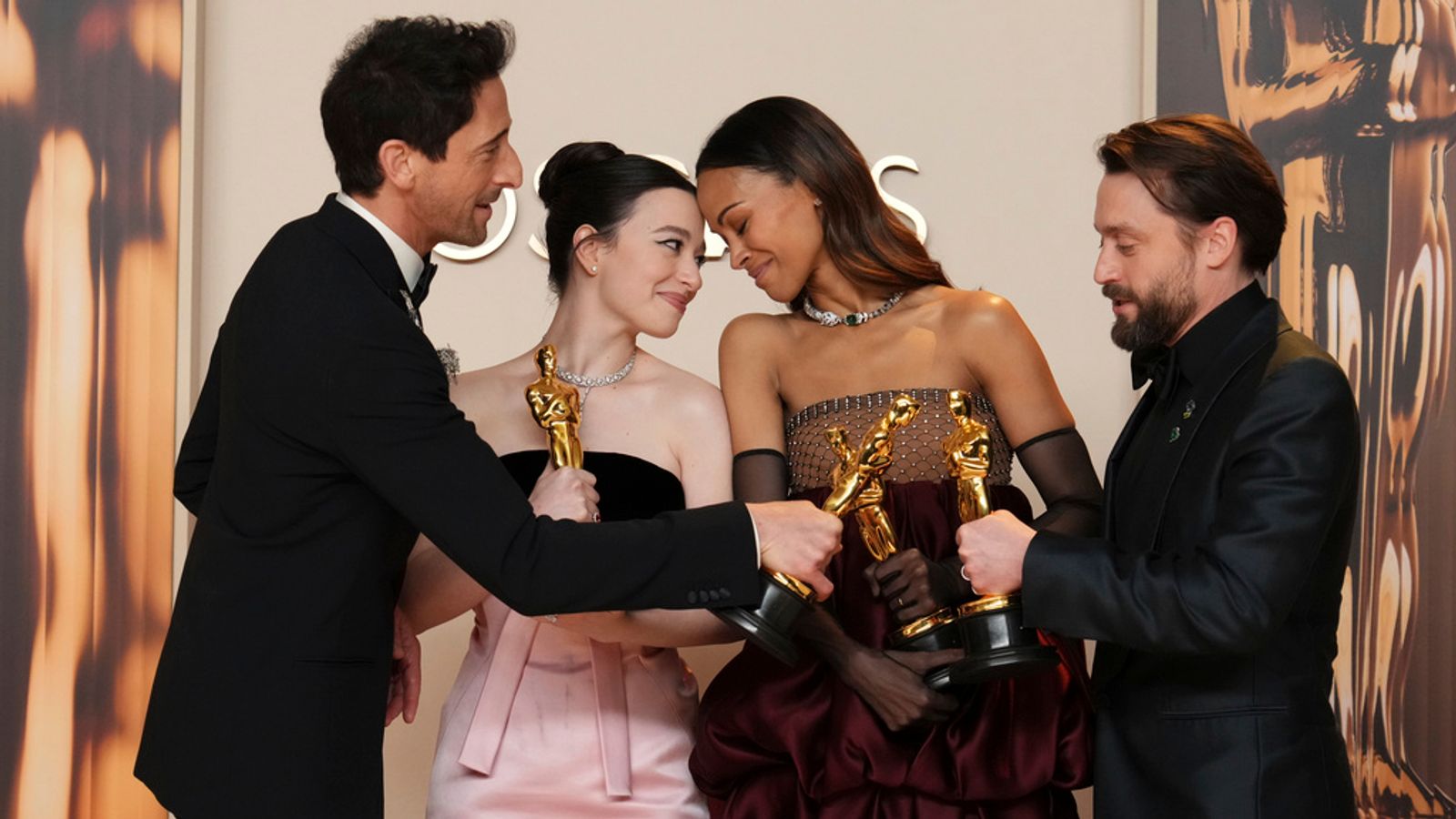 Indie film sweeps the Oscars with five awards including best picture ...