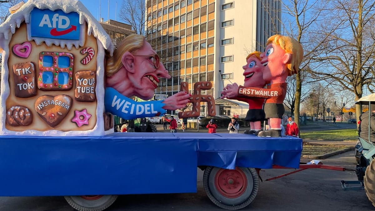 Rosenmontag in Düsseldorf: So sehen die Mottowagen von Jacques Tilly ...