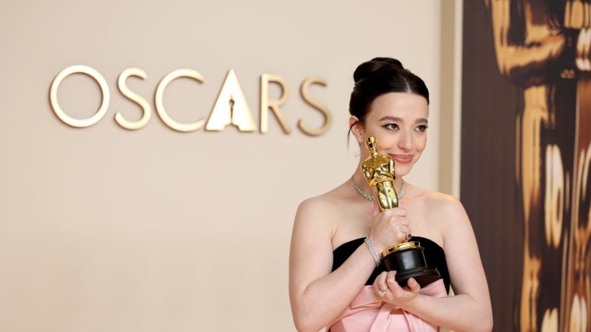 Chi è Mickey Madison, l'outsider che ha battuto Demi Moore e le altre