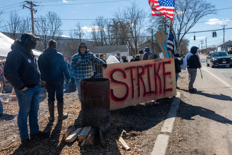 NY prison officials warn striking correction officers to get back to ...