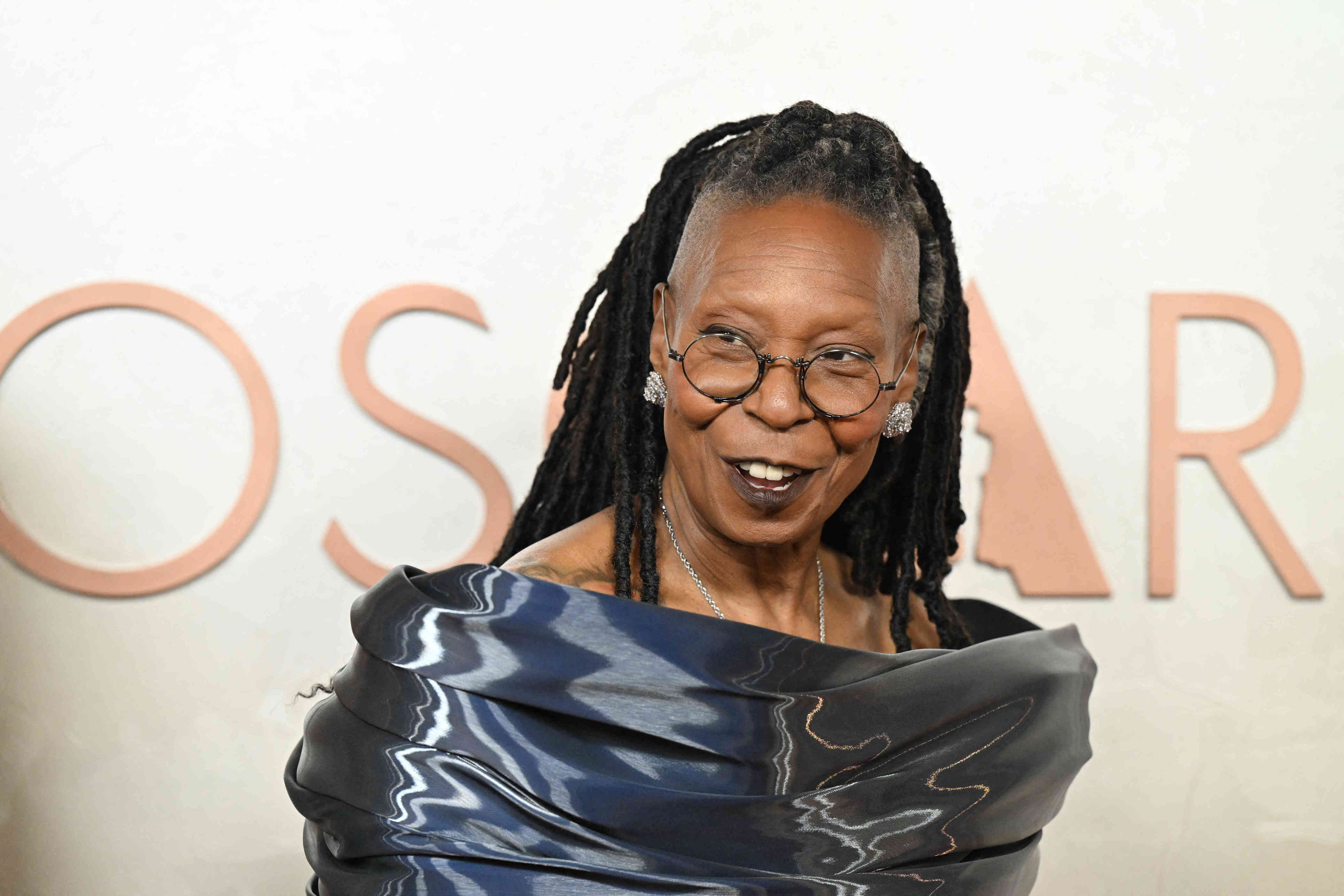 Whoopi Goldberg's Off-the-Shoulder Oscars Gown Revealed a Rarely-Seen ...