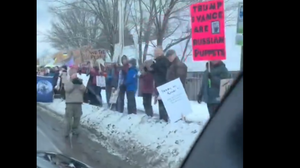 JD Vance Faces Intense Pro-Ukraine Protest In Vermont After Clash With ...