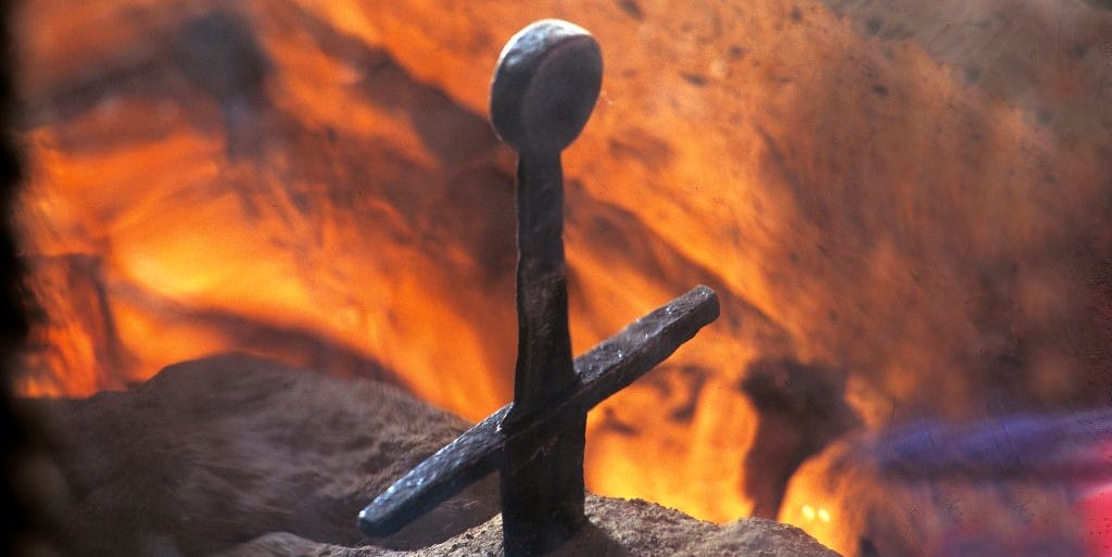 Questo bellissimo borgo custodisce la spada nella roccia