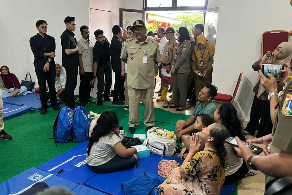 Wagub Rano Karno Tinjau Posko Banjir Jakarta, Temui Warga Dalam Kondisi ...