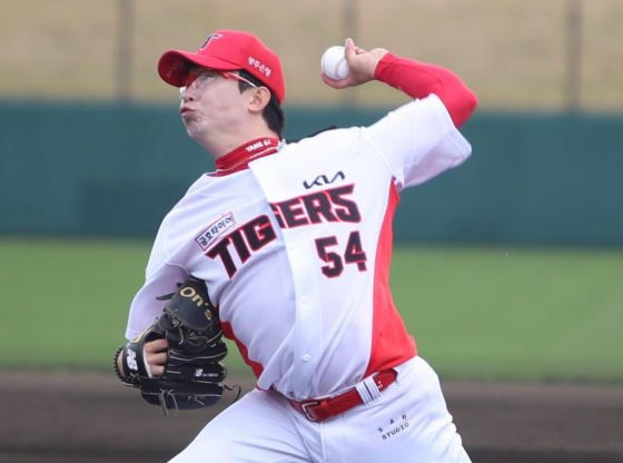 '드디어 이겼다!' KIA 지긋지긋한 4연패 대탈출, 괴력의 '솔로포-투런포' 앞세워 KT 6-2 제압 [오키나와 현장]