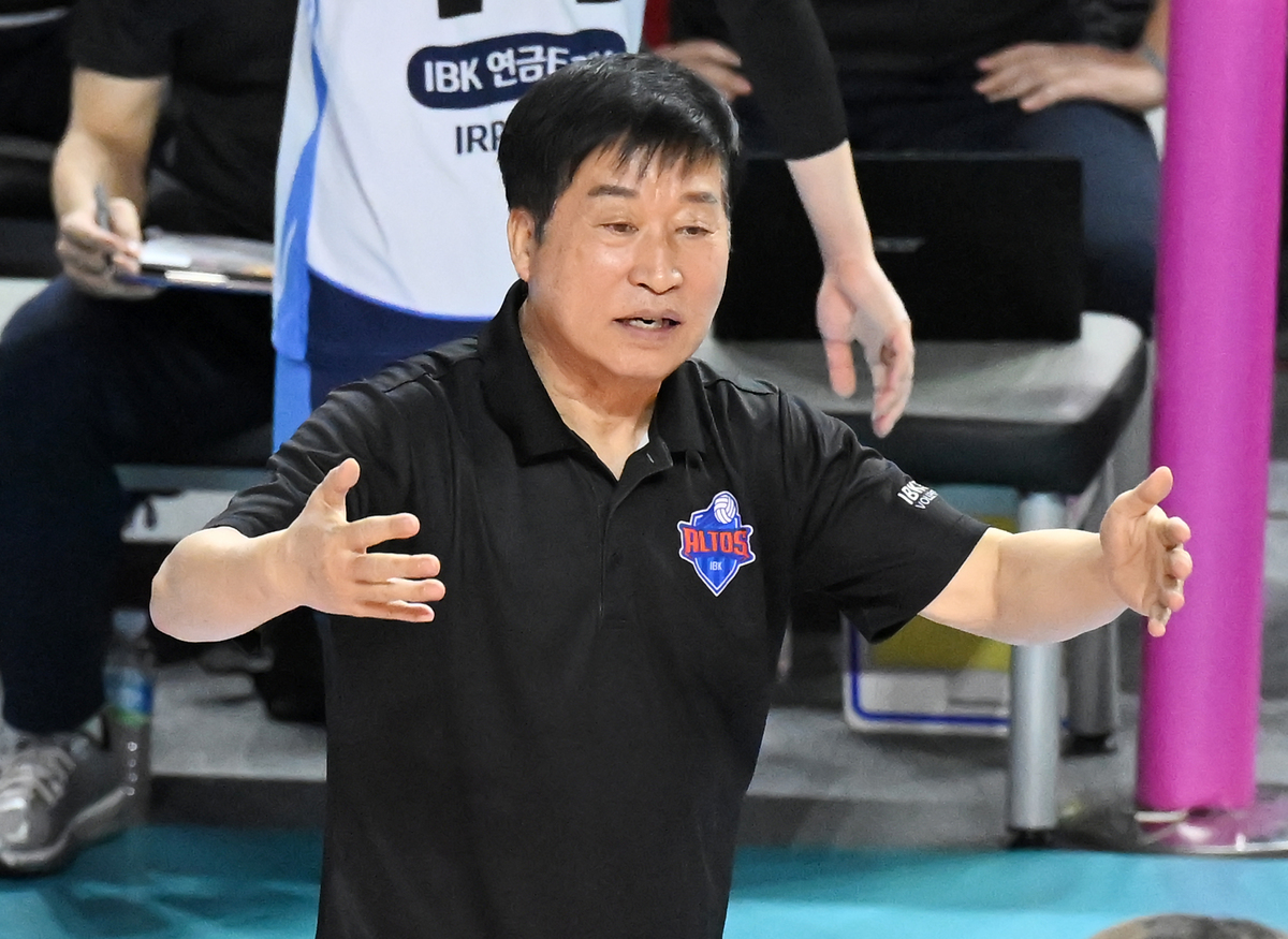 “짜식…잘 하는데 가끔 엉뚱한 짓을 해” IBK 김호철 감독의 애정 어린 질타받는 김하경의 남은 4경기 활약이 IBK 차기 시즌 구상을 결정한다