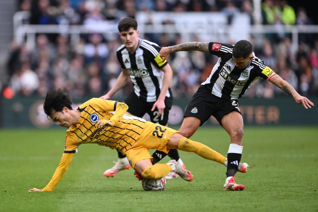 Brighton issue official Kaoru Mitoma update as Japan attacker forced ...