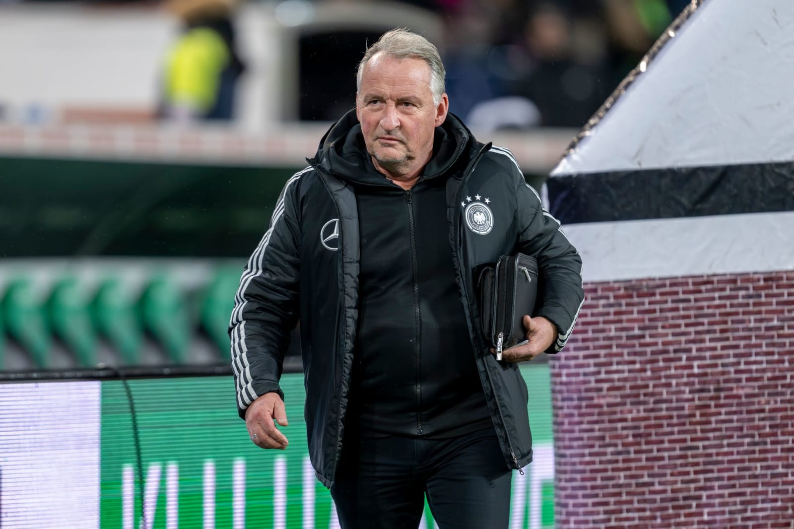 Top German referee welcomes new rule to combat keepers time wasting