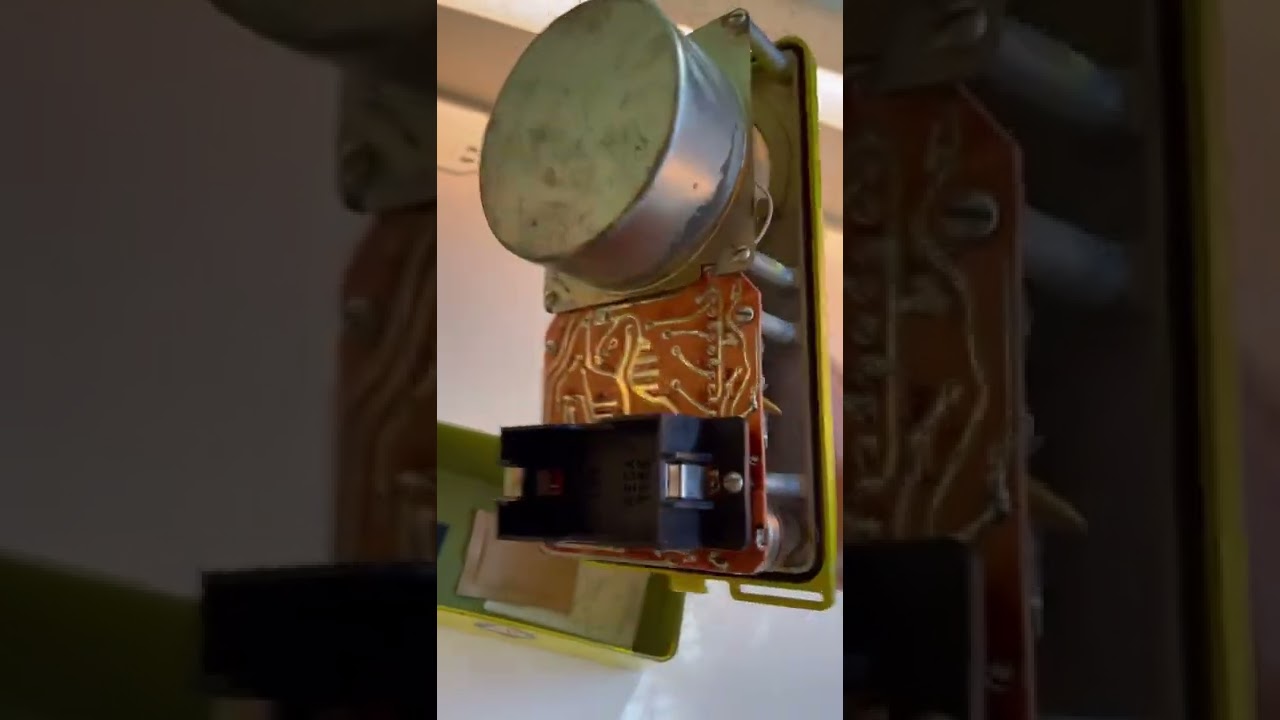 Cold War-Era Radiation Detector – Does It Still Work?