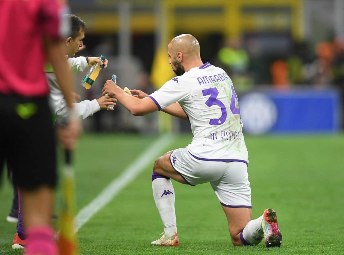 Football leagues adapt to Ramadan : Breaks for fasting players gain ...