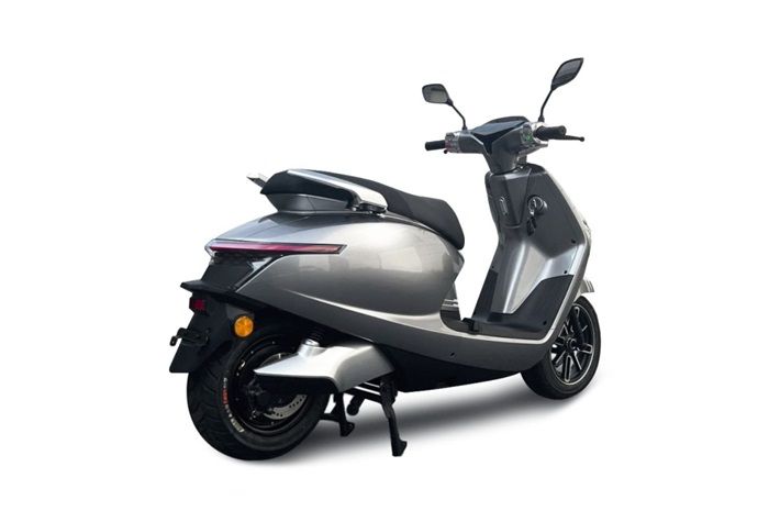 Launching di Indonesia Motor Listrik Baru U-Winfly T90 Bisa Turing ...