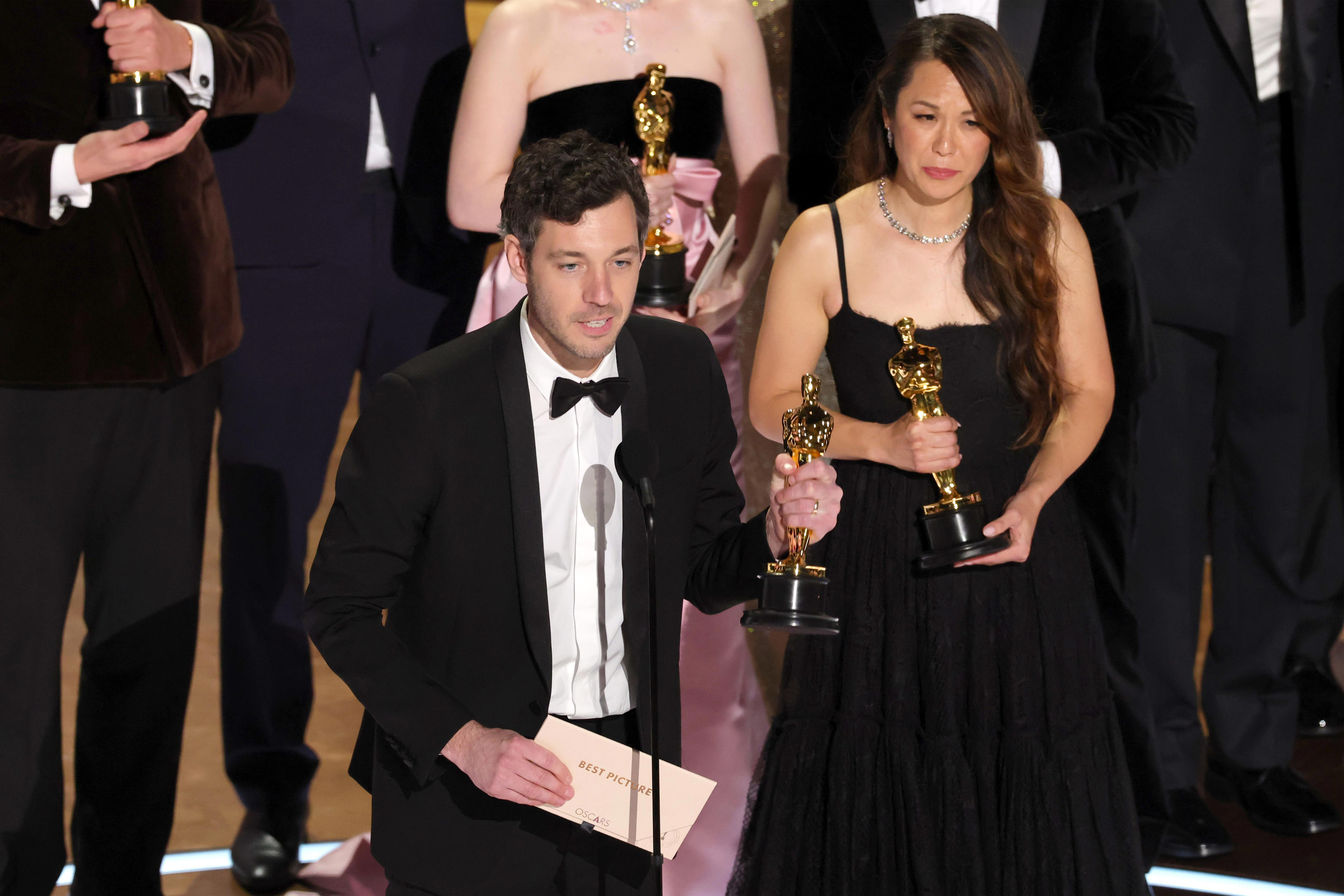 Oscars fans were irate at Hulu's livestream cutting out before 2 of the ...