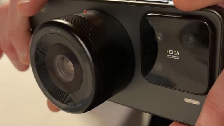 I tried the Xiaomi attachable lens that turns your phone into a proper ...