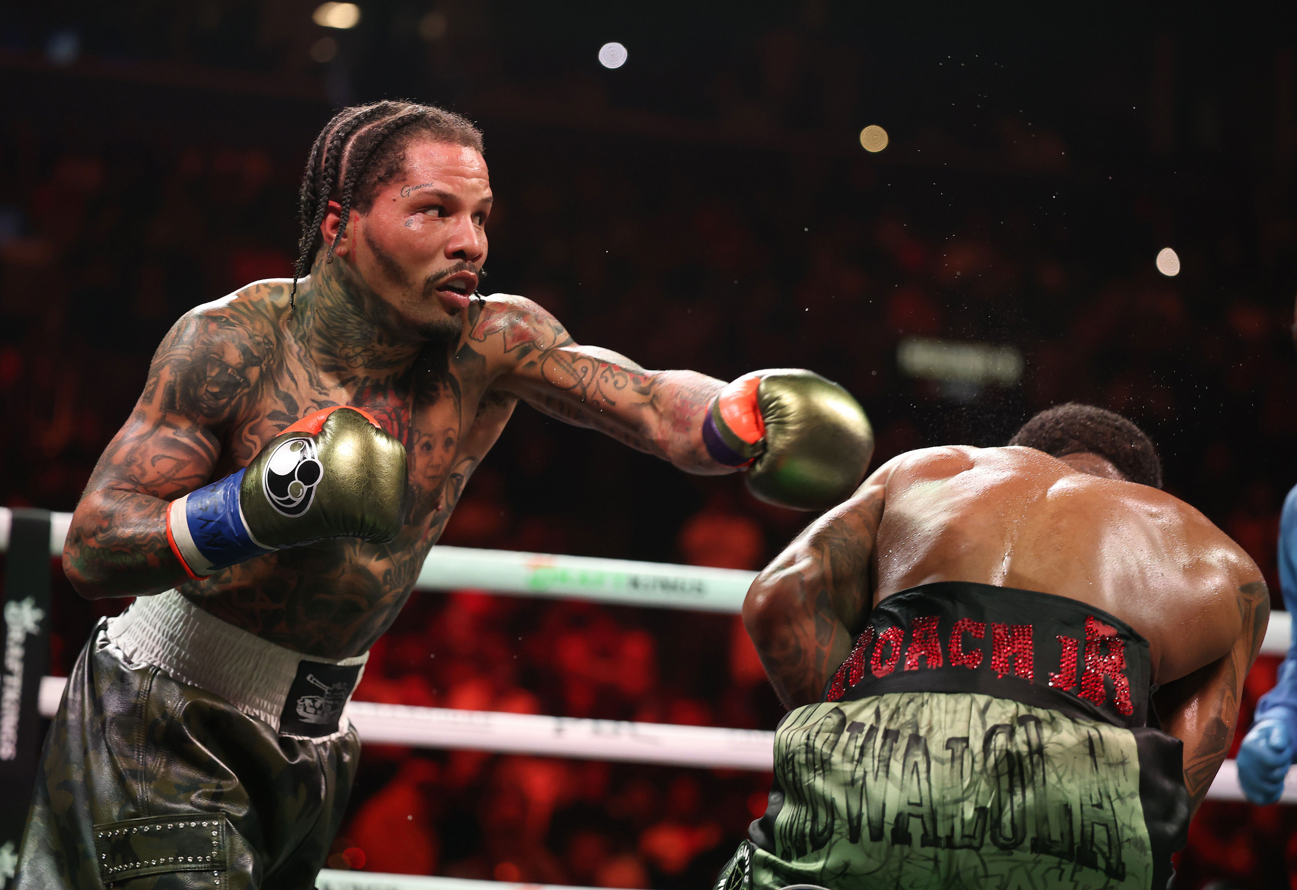 Gervonta Davis explains knee controversy in shock draw with Lamont Roach Jr